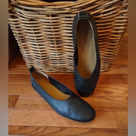 Everlane | Shoes | Everlane Black Leather Flats Size 8 | Poshmark